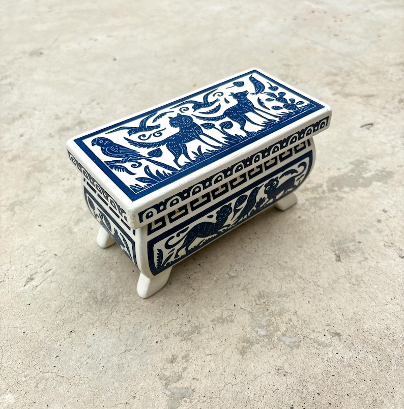 CONTEMPORARY Handcrafted White & Blue Lacquer Box, Olinala Guerrero ...