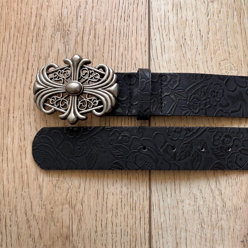 Y2k/2000s Faux Leather Floral Pattern With Detailed Metal Buckle Grunge ...