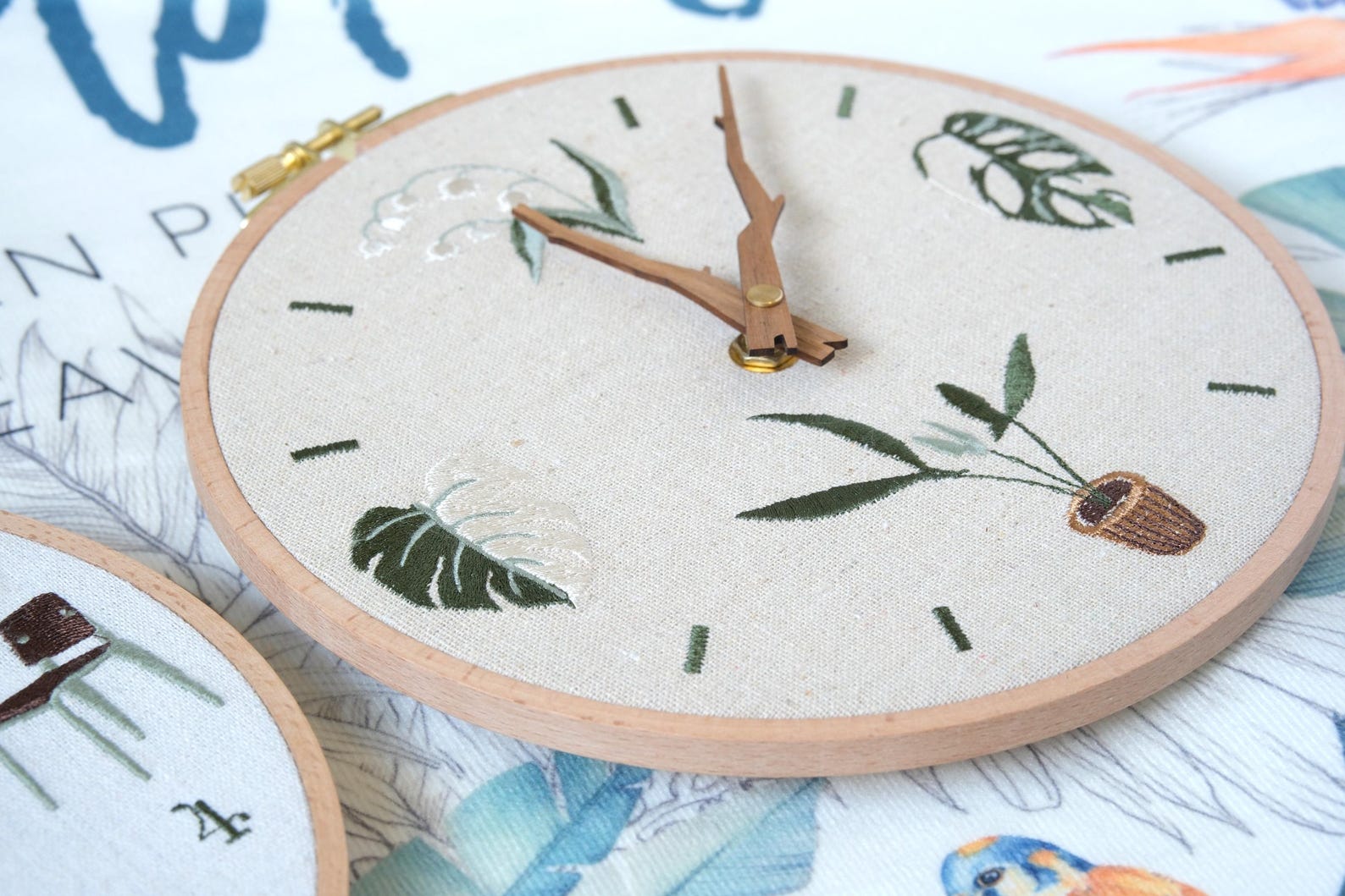 Creative Embroidered Art Wall Clocks, Greenery Garden, Botanical Decor ...