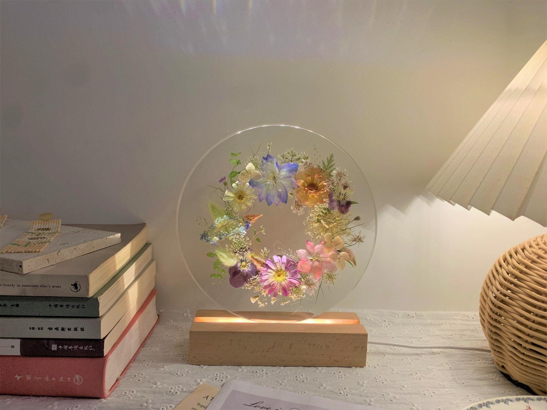 Handmade Pressed Flower Wreath Night Light, Wooden Base Floral Lamp ...