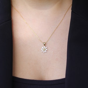 Dainty 14k Solid Gold White Daisy Necklace , Minimalist Chamomile Daisy ...
