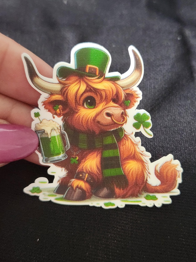 Highland Cow Sticker – St Patrick's Day Lucky Shamrock Vinyl Decal - Etsy