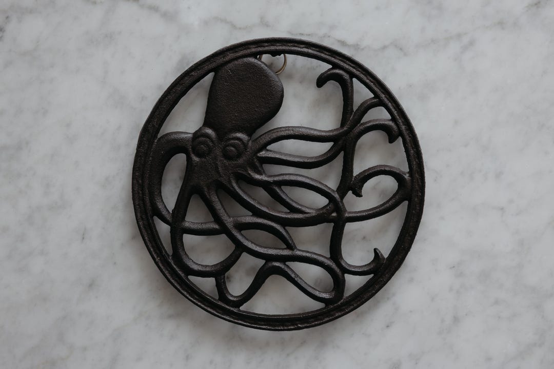 GASARÉ, Cast Iron Trivet for Hot Dishes, Pots, and Pans, Metal Trivet ...