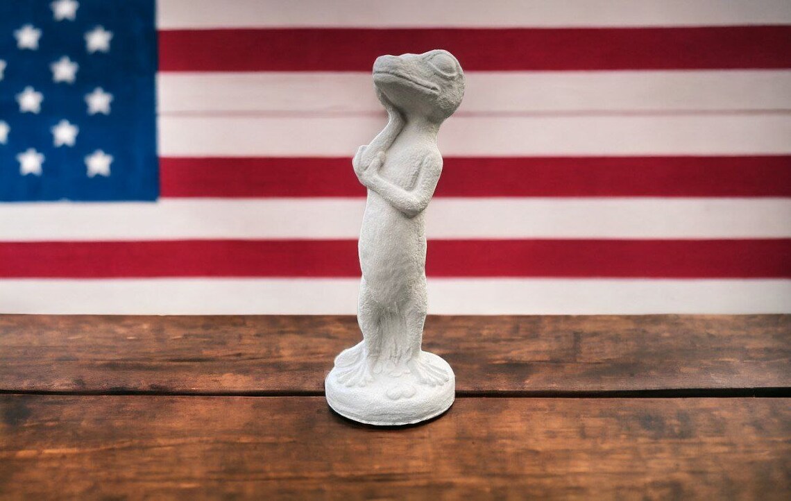 Standing Gecko Yard Statue Cement Wild Animal Sculpture Garden Gecko ...