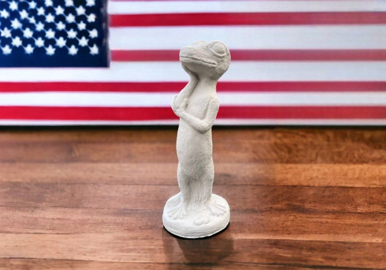 Standing Gecko Yard Statue Cement Wild Animal Sculpture Garden Gecko ...