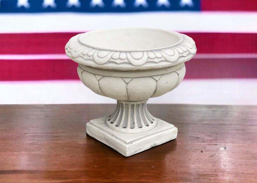 Ribbed Urn Radiance Pot Figure Concrete Planter Sculpture Large Urn ...