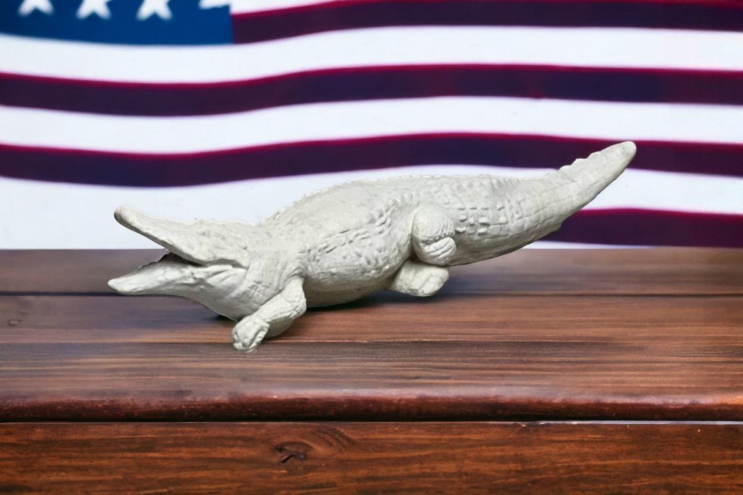 Realistic Crocodile Statue Laying Wild Crocodile Figure Concrete ...
