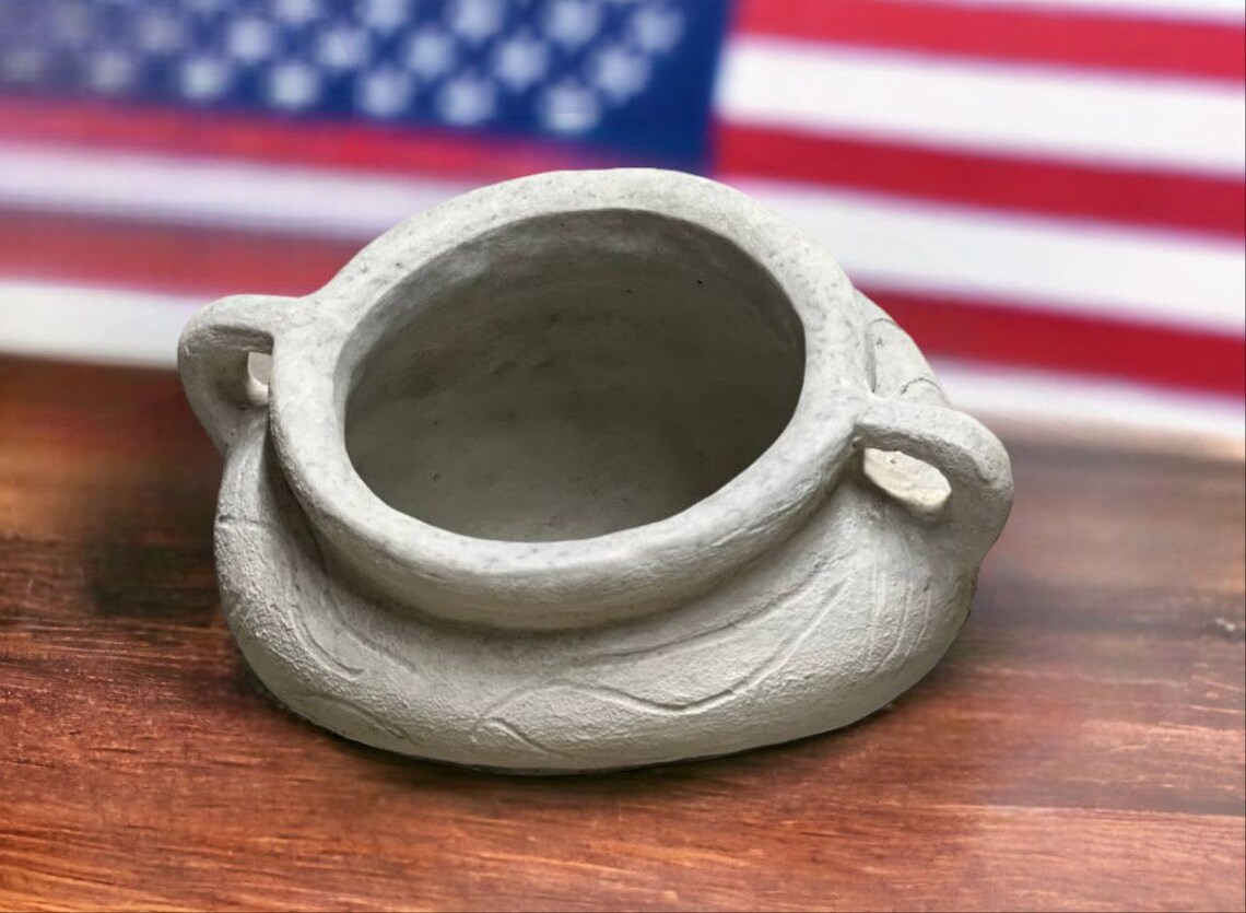 Pot on Side Statue Massive Flowers Planter Figure Outdoor Garden Pot ...