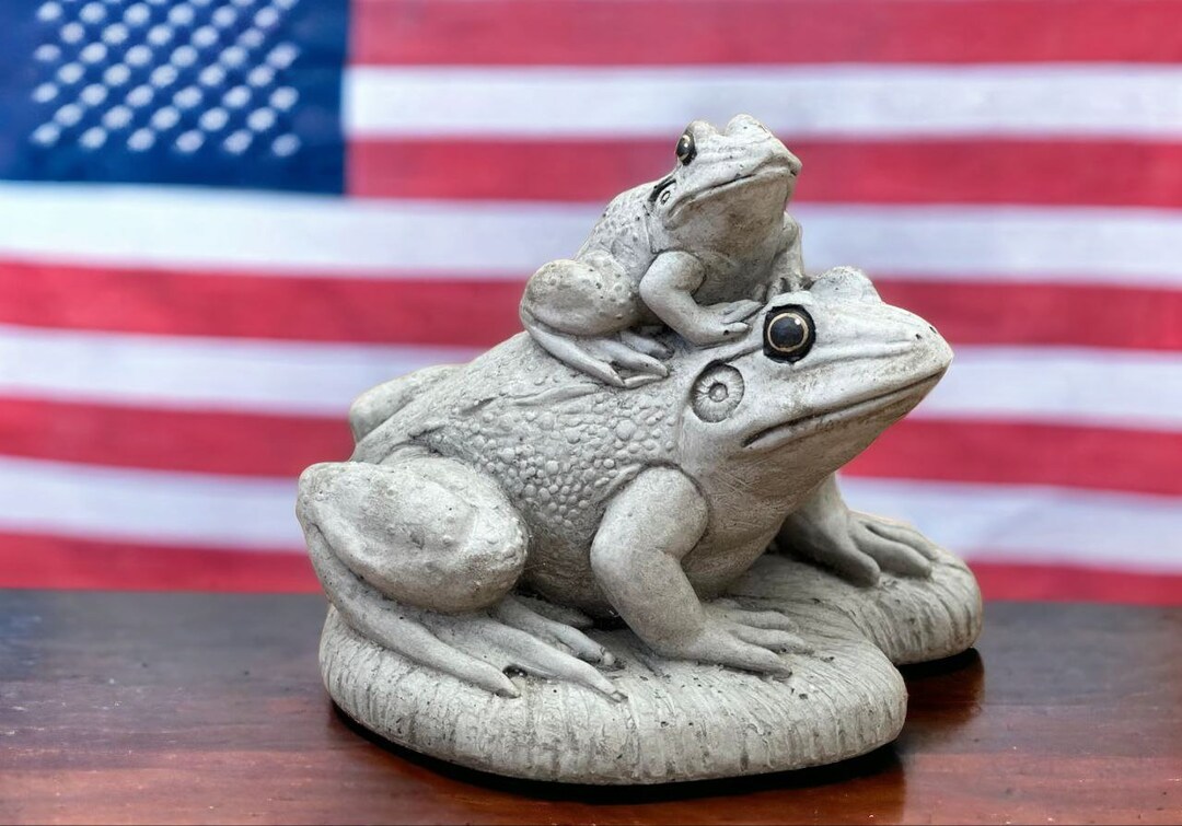 Two Frogs Statue Piggy Back Frogs Figure Concrete Frogs on Base Painted ...