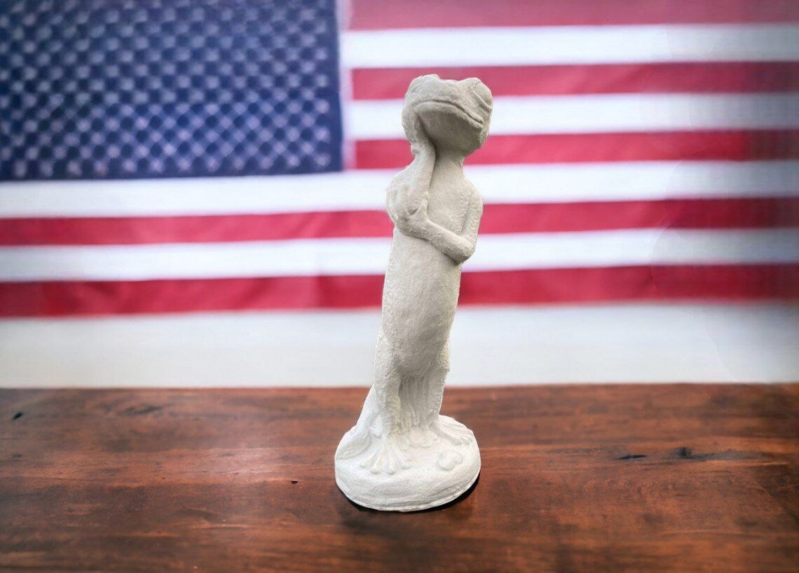 Standing Gecko Yard Statue Cement Wild Animal Sculpture Garden Gecko ...