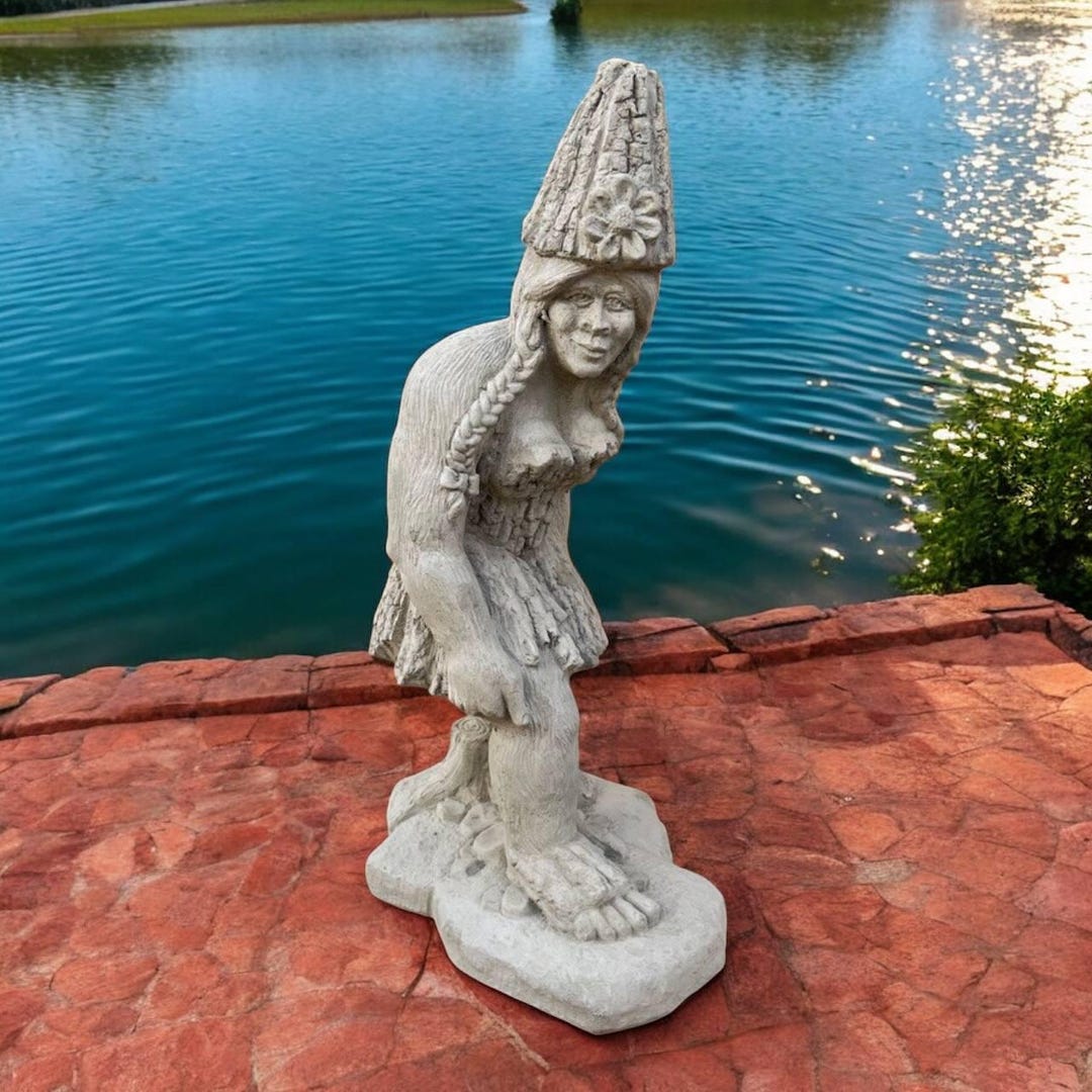 Bigfoot Lady Statue Walking Snow Lady Sculpture Fairy Garden Decoration ...