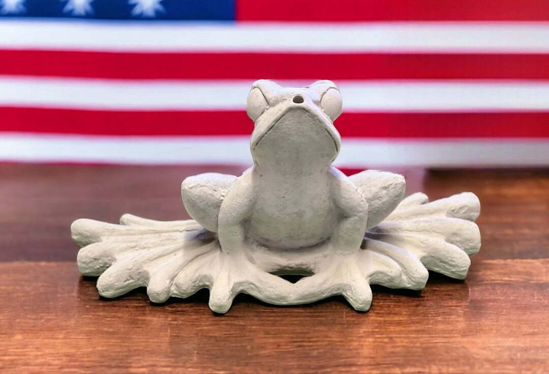 Massive Frog Figure Concrete Spitting Frog Statue Outdoor Garden Large ...