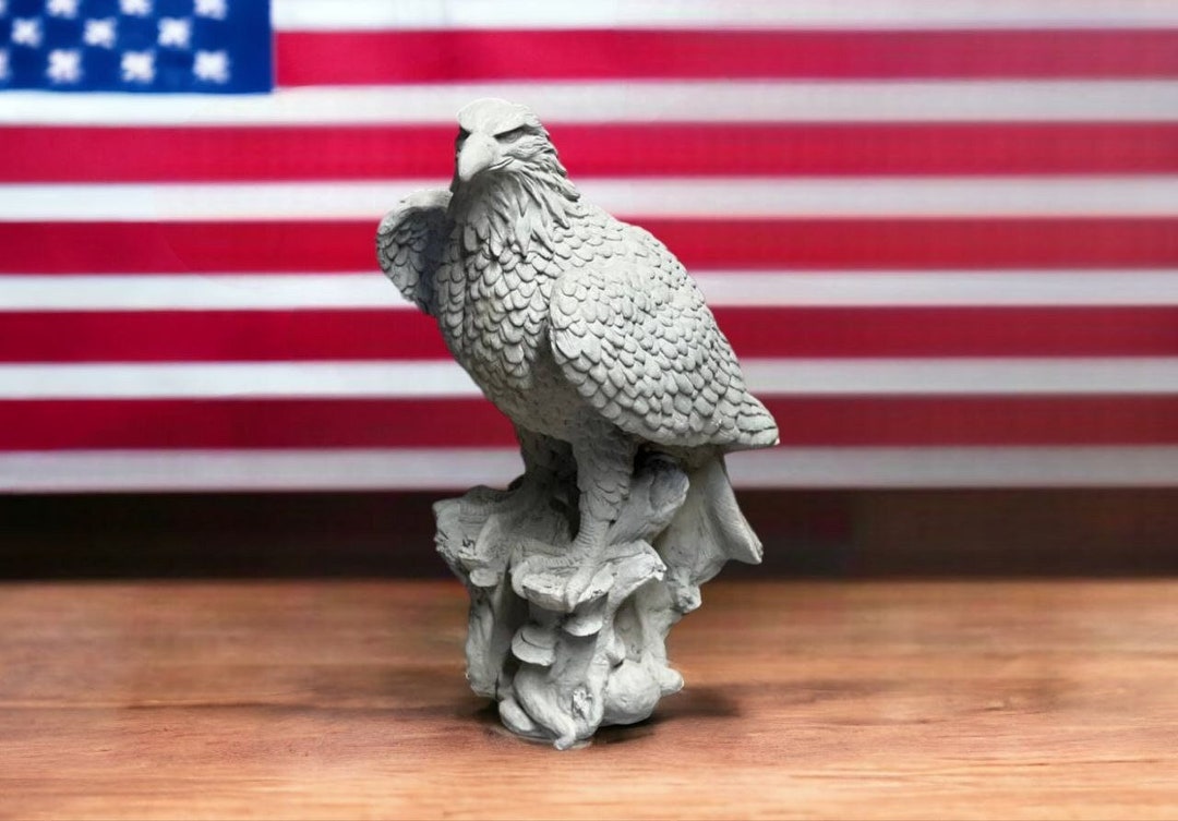 Detailed Eagle Backyard Statue Massive Eagle Bird on Post Figure ...