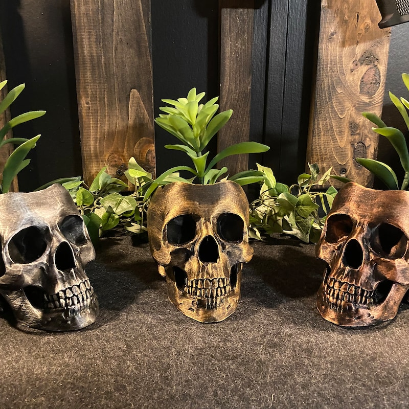 Skull hand planter - Etsy.de