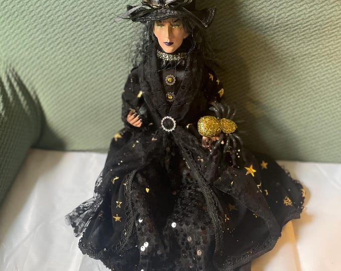 BELLA LUX Delicious Witch Shelf Sitter With Spider on Her Hand ...