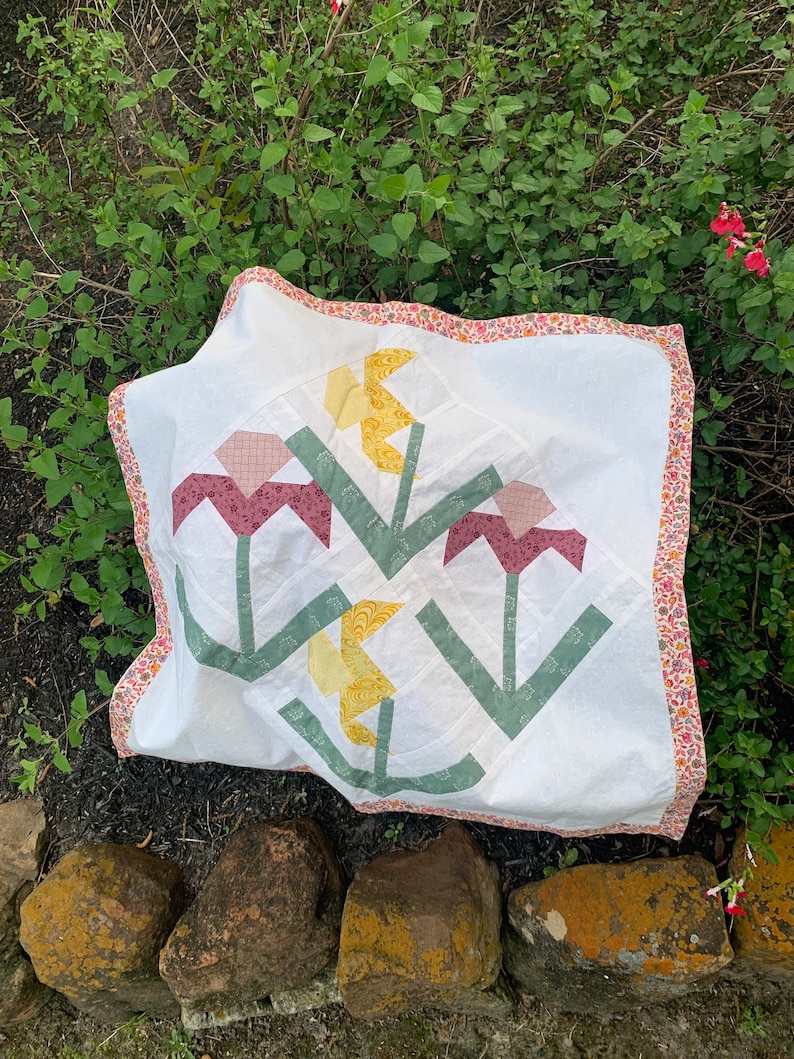 Iris and Daffodils Quilt Block Pattern: Easy Sewing Instructions ...