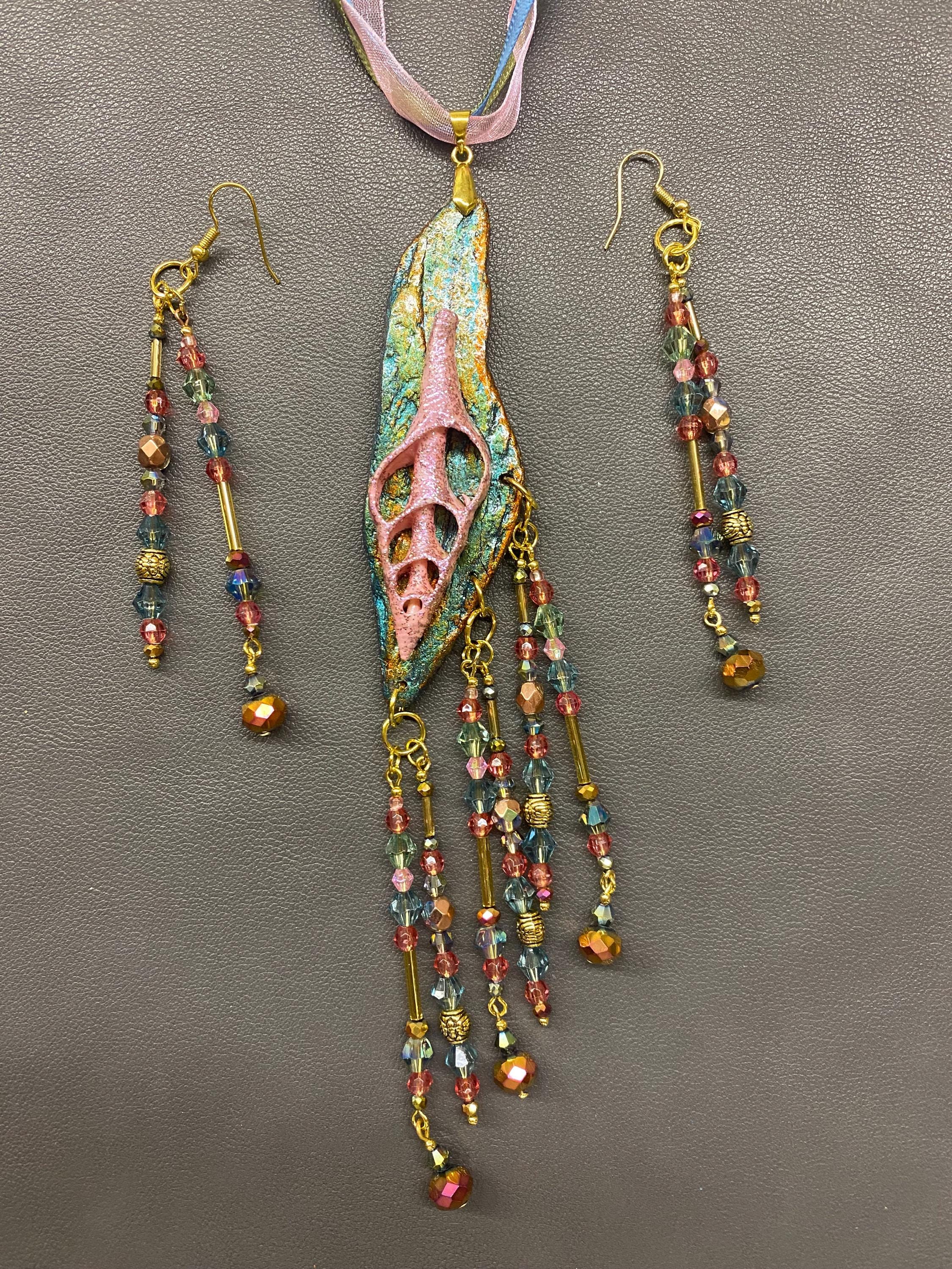 Shell and Wood Pendant and Earring Set - Etsy