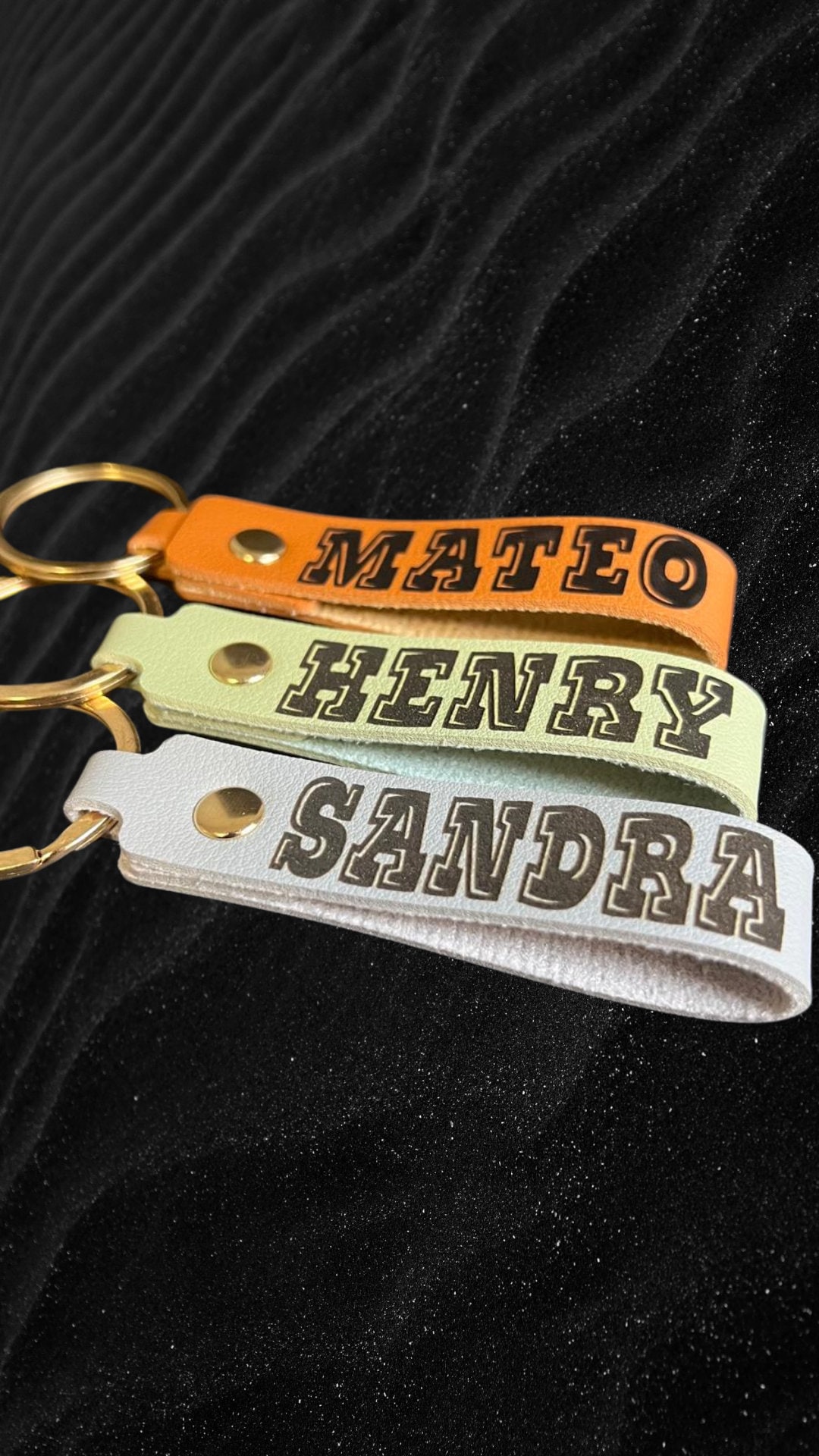 Graffiti Font Leather Keychain – Personalized Name Engraved - Etsy