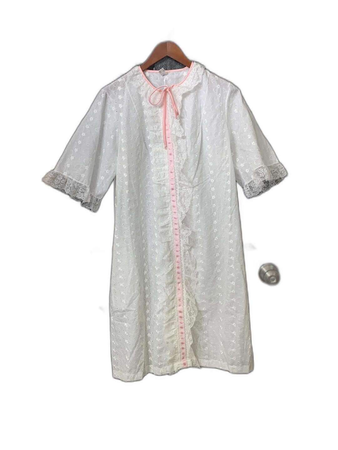 Gorgeous Like New Vintage Leonora Medium Eyelet Lace Housecoat Robe - Etsy