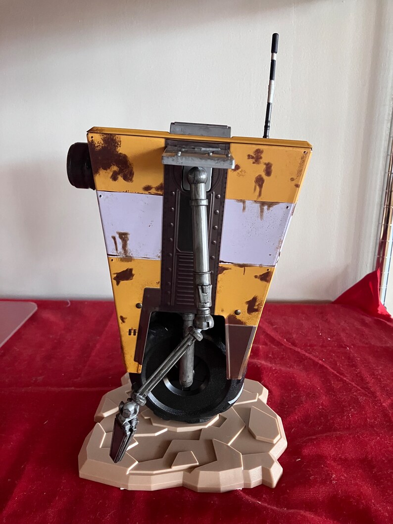 AMC Borderlands Claptrap Exclusive Popcorn Bucket in Hand & Fast ...