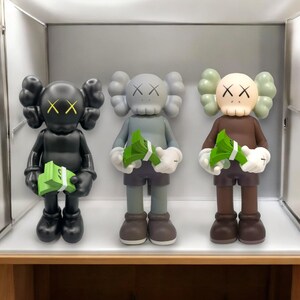 KAWS Inspired Money Counting Statue Modern Art Decor, Hypebeast Figure ...