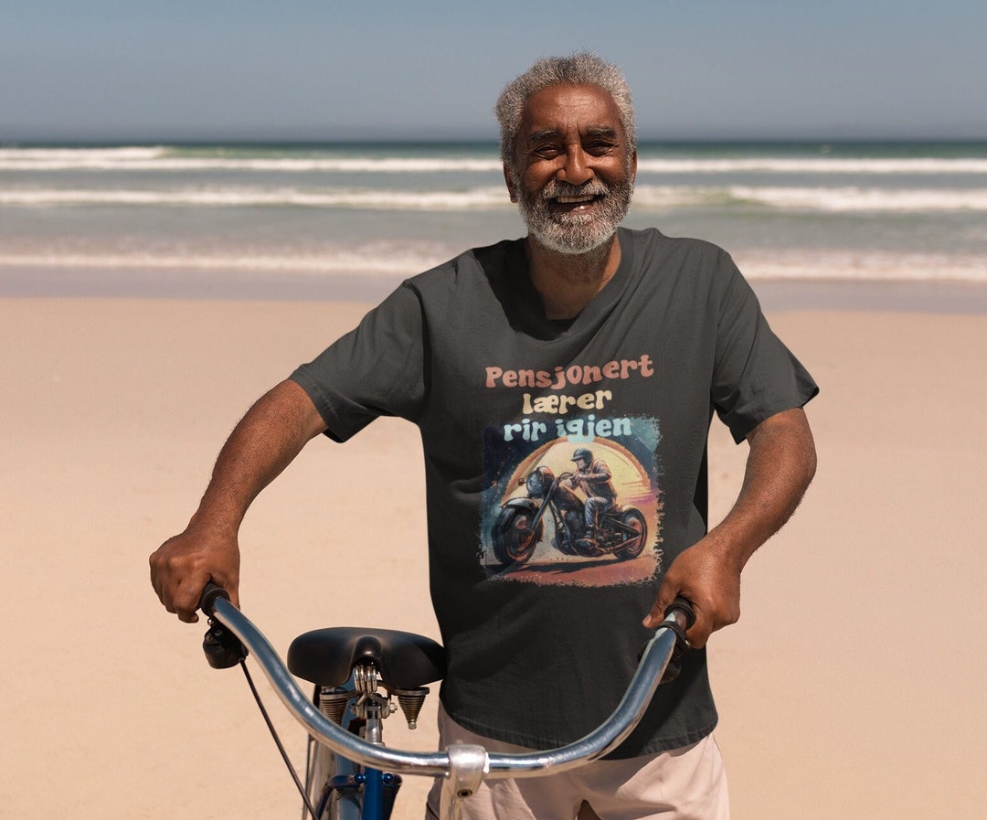 Pensjonert LÆRER Rir Igjen Tee: Embrace the Road and Teaching With ...