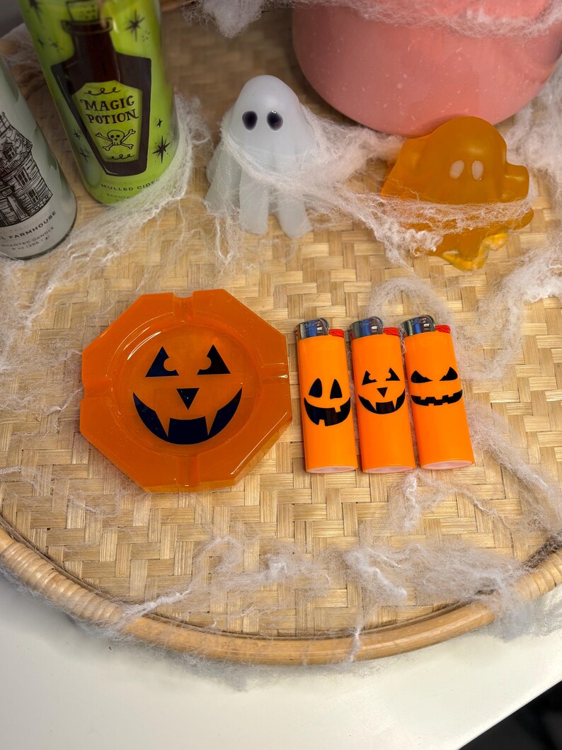 Spooky Pumpkin Face Lighter| Pumpkin Carving Lighter and Ashtray Pair ...