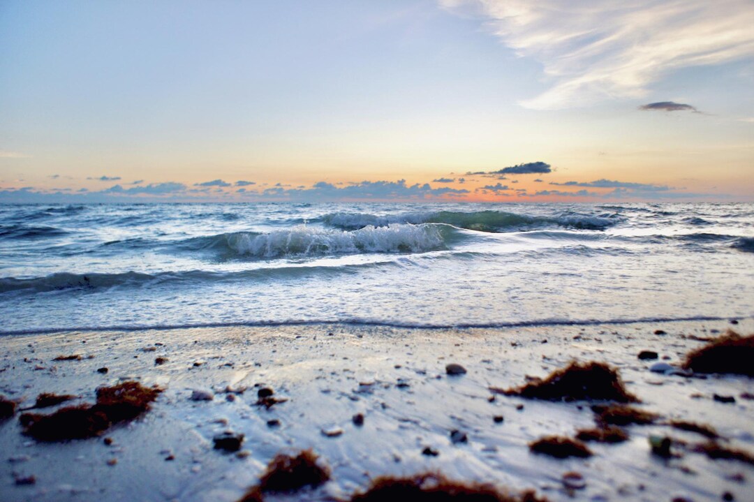 Sunset Glow Ocean Waves Beachfront Splendor Majestic Seascape ...