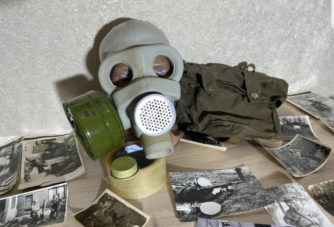 Soviet USSR Military Vintage Gas Mask 1979 Rare RIGHT Filter Eo-62k PMG ...