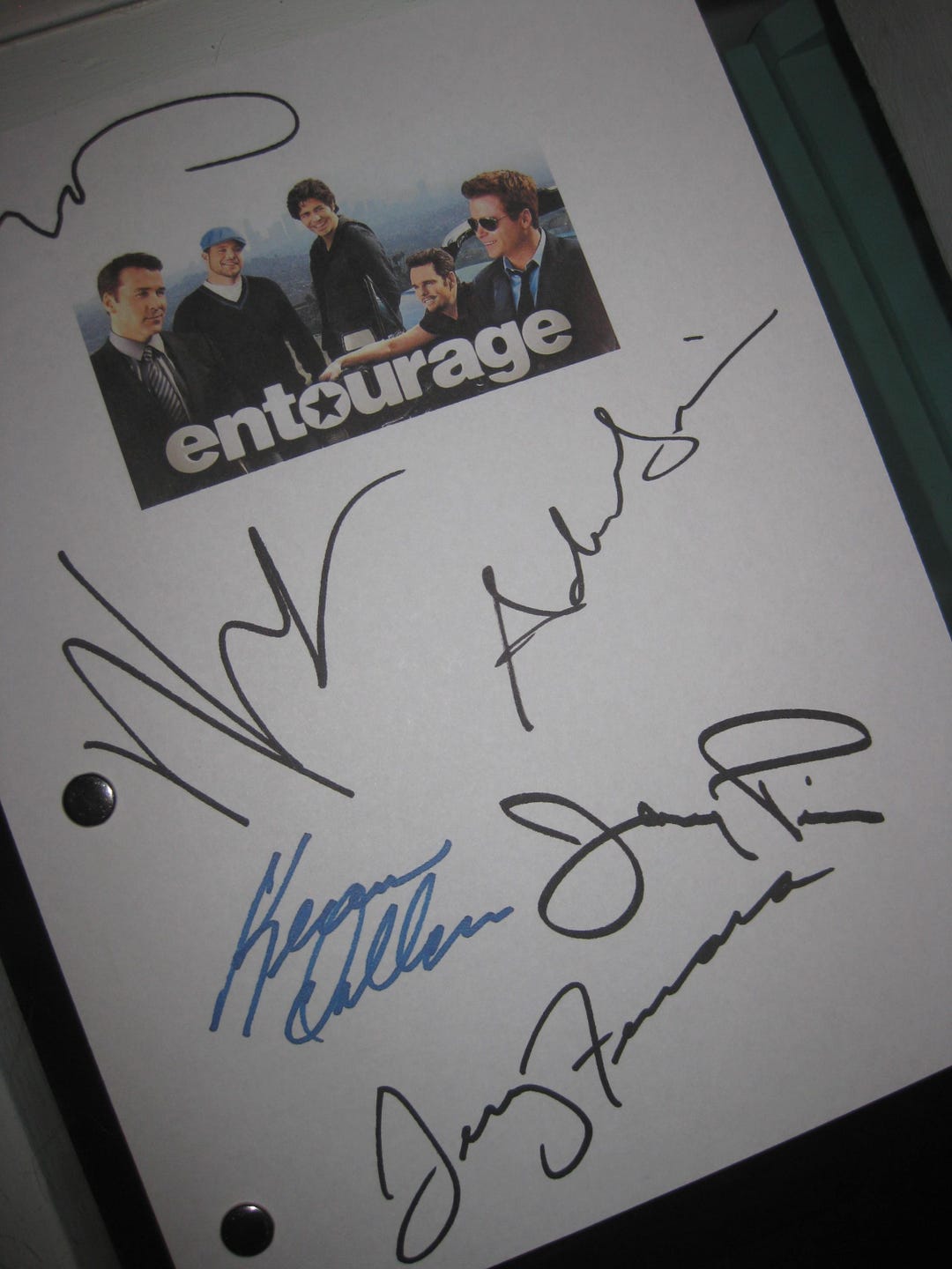 Entourage Signed TV Pilot Script Screenplay X6 Autographs Kevin ...