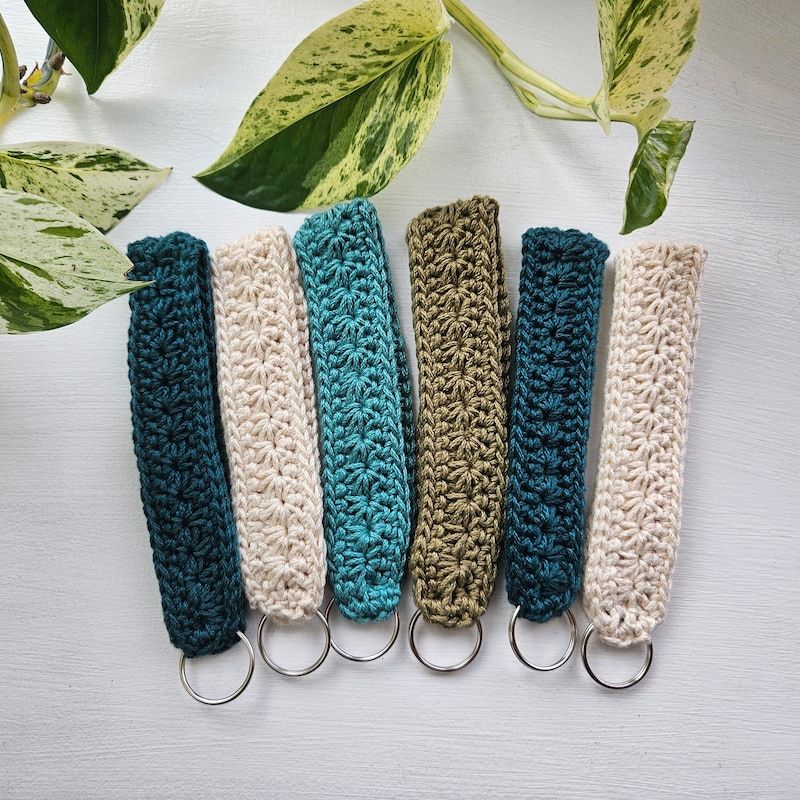 Daisy Keychain - Etsy