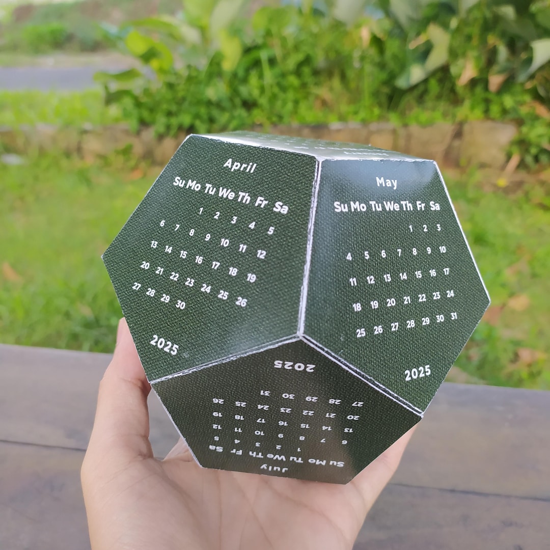 2025 Dodecahedron Desk Calendar, Printable 3D Paper Craft Calendar, A3 ...