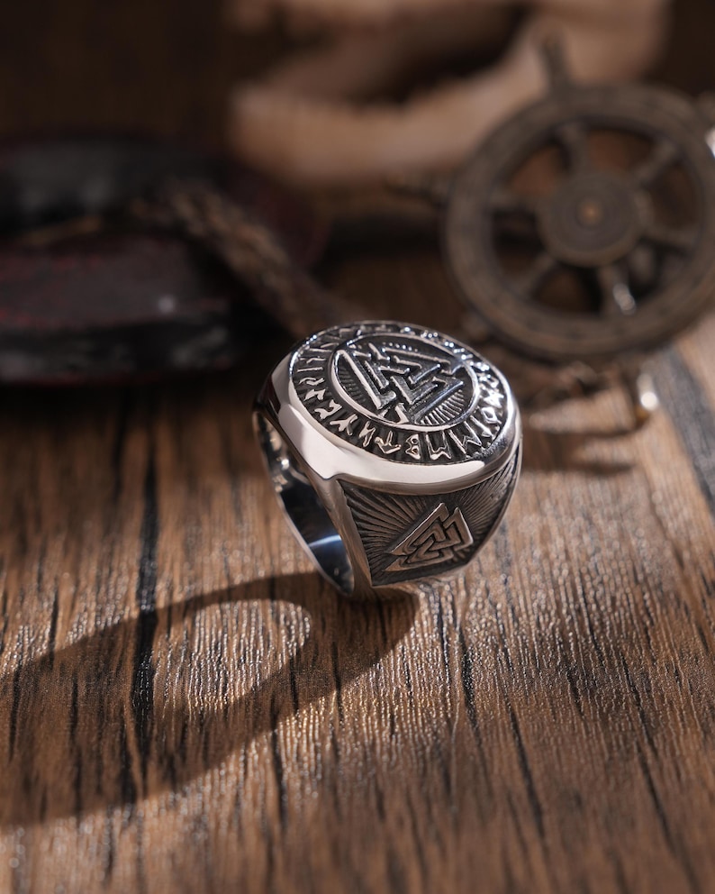 Viking Valknut Ring: Nordic Celtic Knot Titanium Men's Ring - Etsy