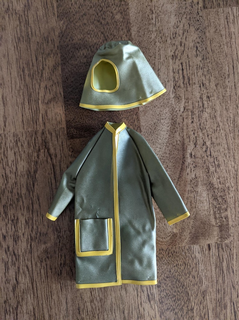 Maddie Mod Slick Chick Barbie Clone Raincoat and Hat #1726, Gold and ...