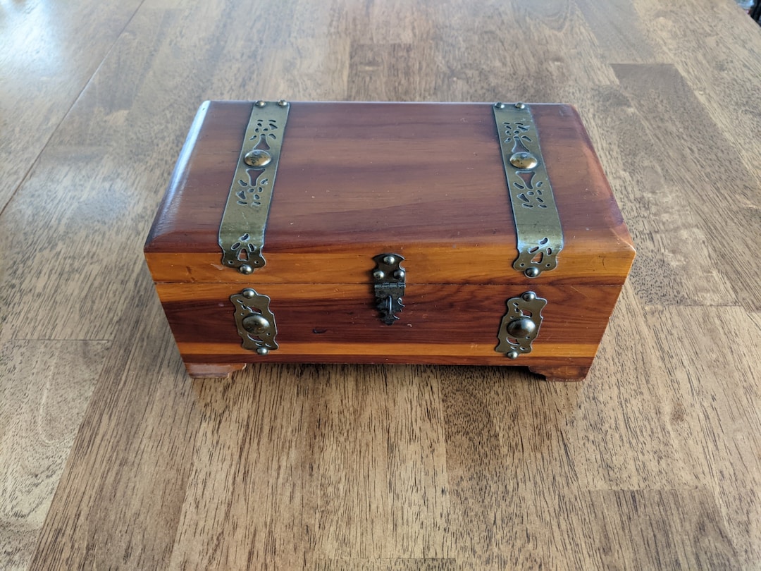 Cedar Keepsake Chest, Vintage, Peterson Brothers, 1930's, Cedar Jewelry ...