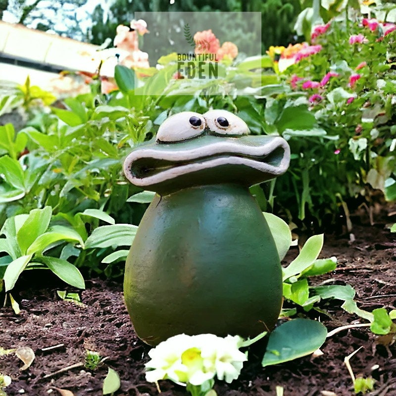 Silly Frog Garden Ornament, Outdoor Garden Decor, Resin Art Decor ...