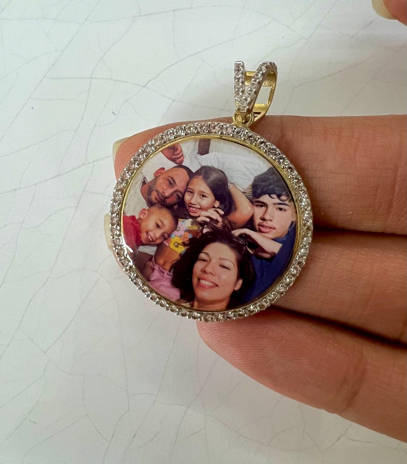 10k and 14k Solid Gold Personalized Round Family Picture Pendant, Hight ...