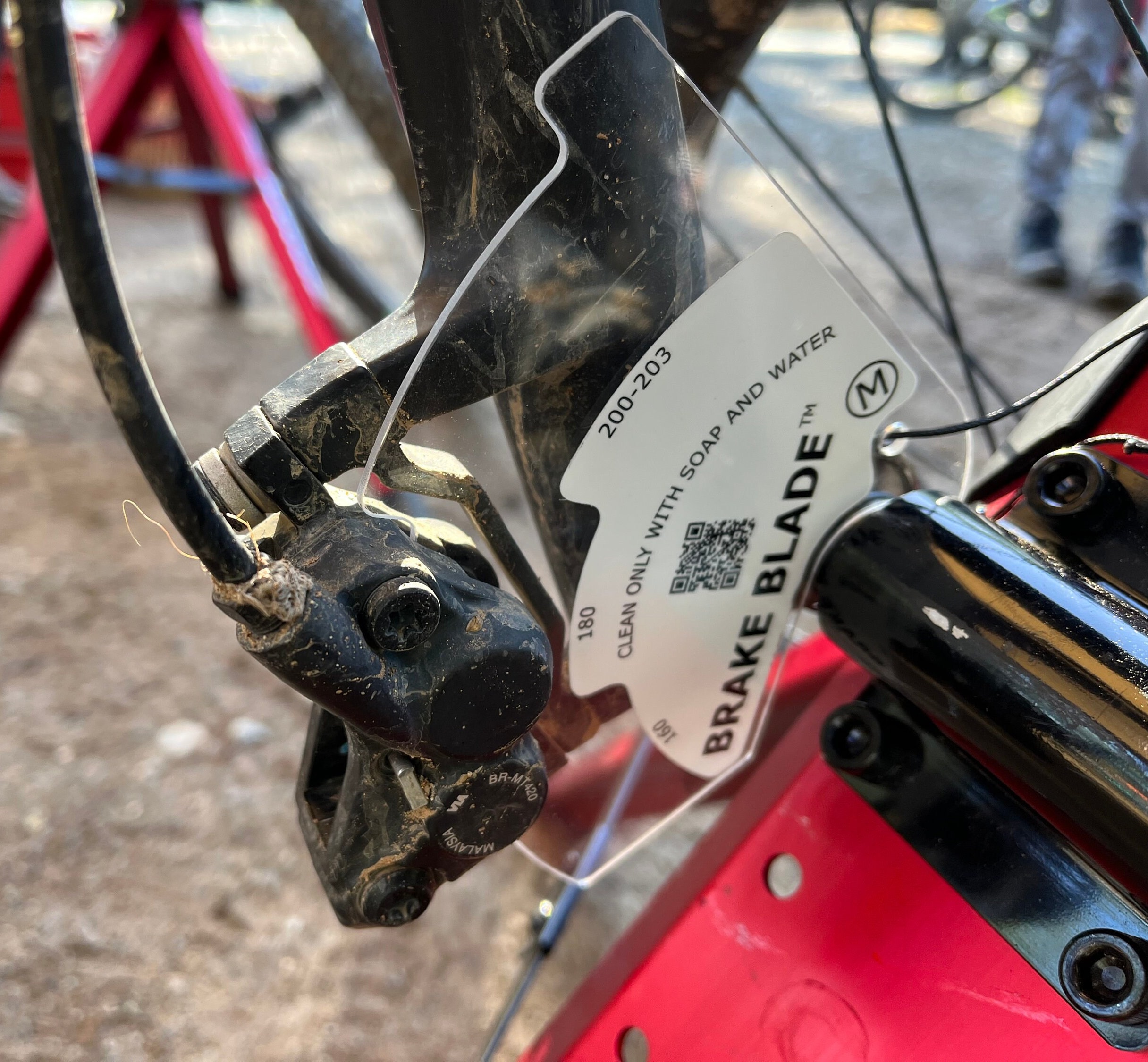 Brake Blade Keep the Pads in the Front Brake Caliper When on a ...