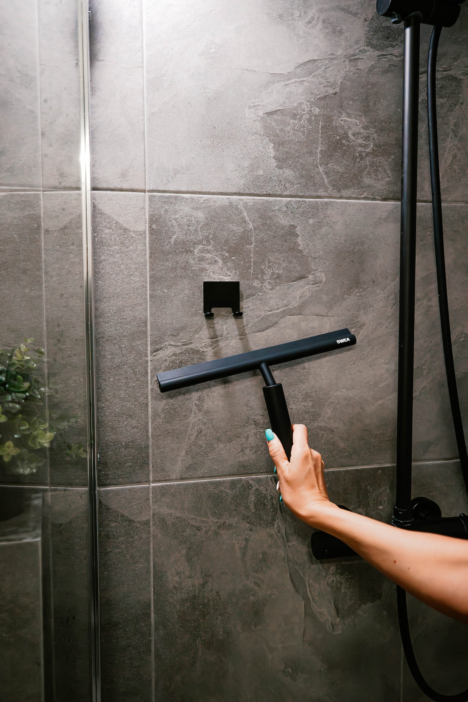 Black Shower Squeegee With Wall Hook, Aluminium Extendable Handle ...