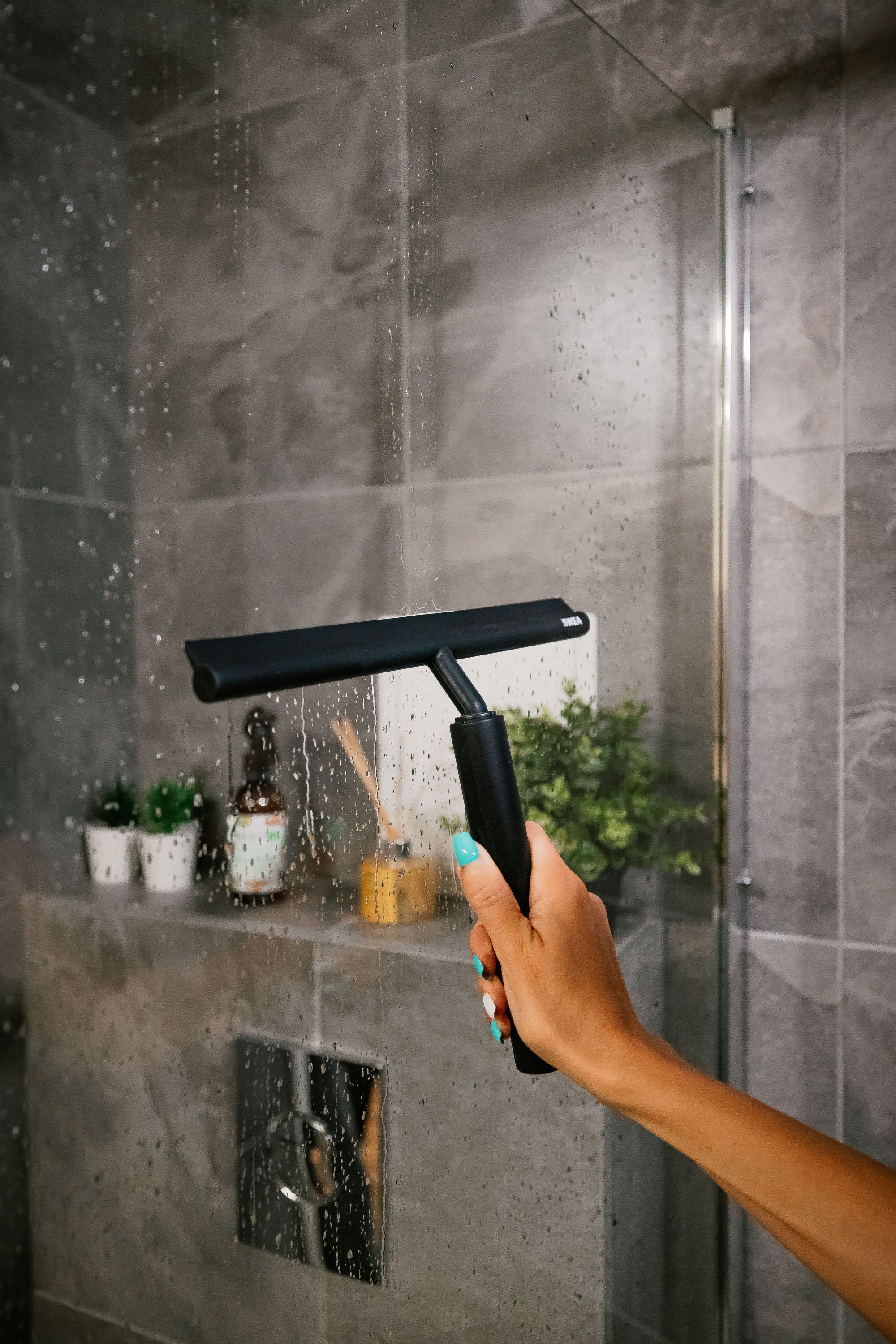 Black Shower Squeegee With Wall Hook, Aluminium Extendable Handle ...
