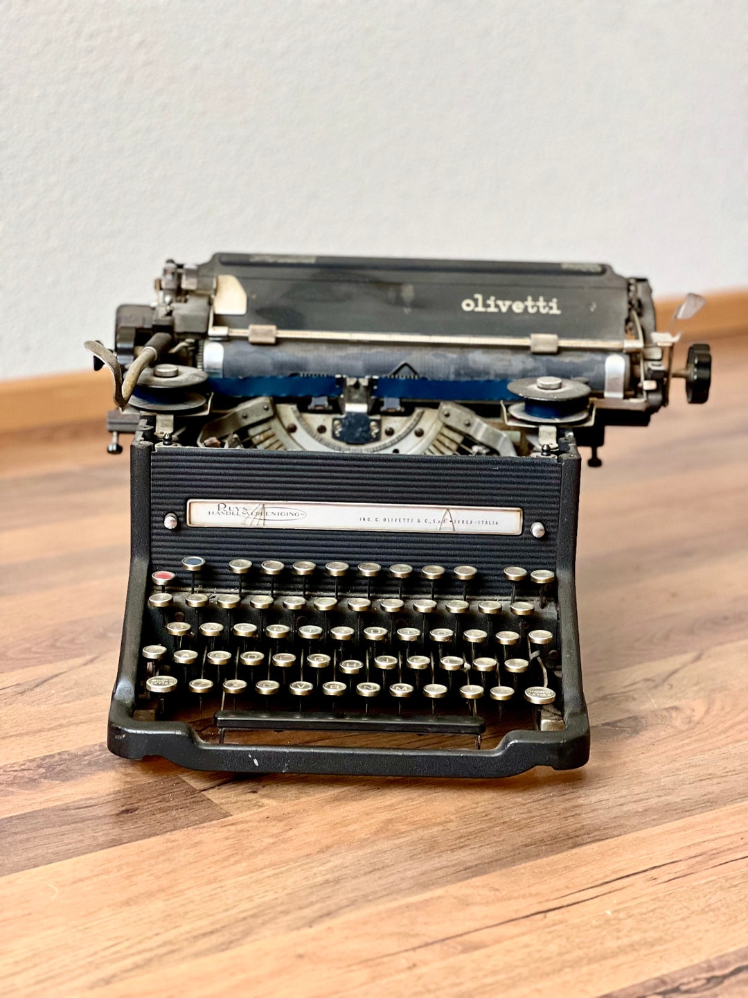 Typewriter Black Olivetti 1930's - Working Typewriter - AZERTY Keyboard ...