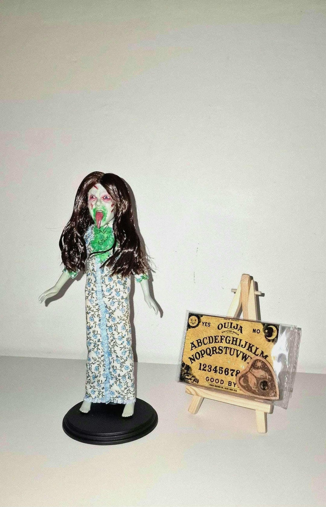 The Exorcist Regan 1/6 Scale Horror Figure With Ouiji Board and Stand ...
