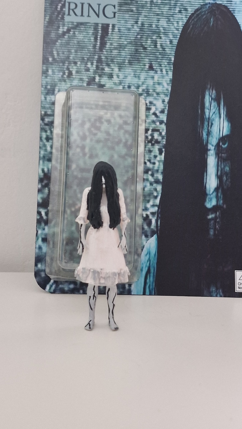 The Ring Girl Carded Figure 3.75 Scale Samara Morgan / Sadako Yamamura ...
