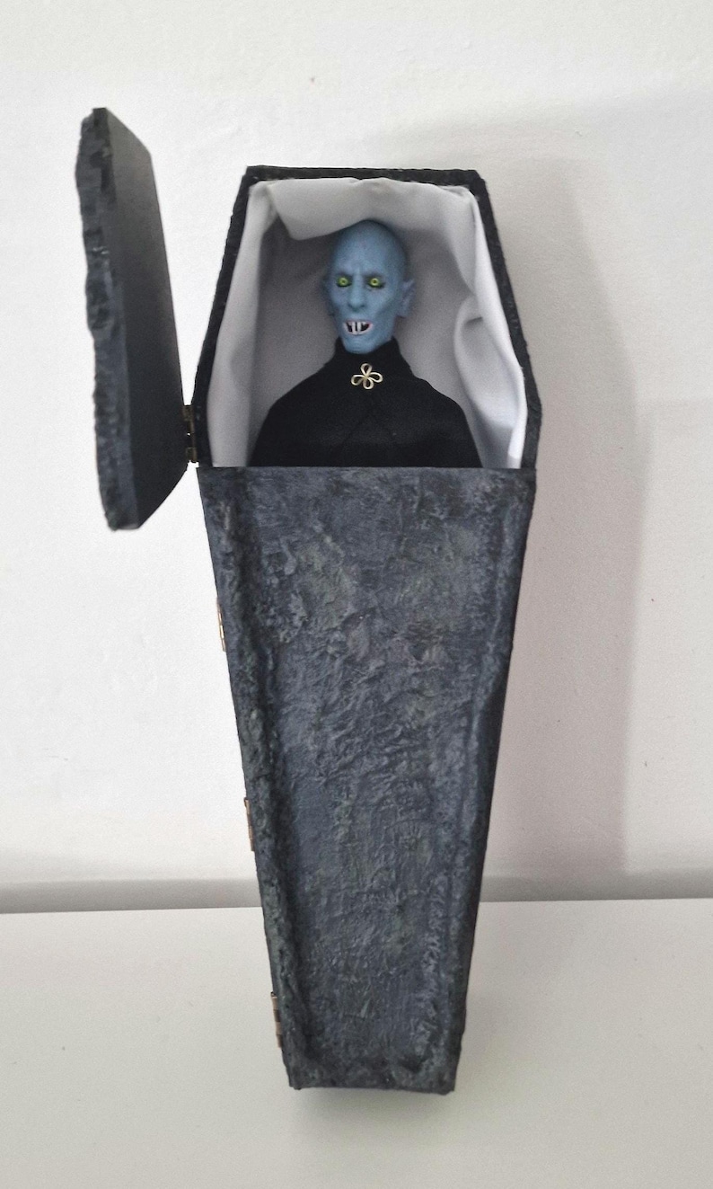 Salems Lot 1/6 Scale Custom Figure With Coffin Super Detailed. Mr Kurt ...
