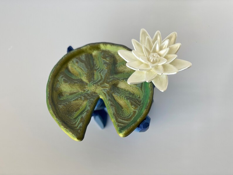 3D Printed Crystal Lily Pad Display: Pond Animal Stand - Etsy