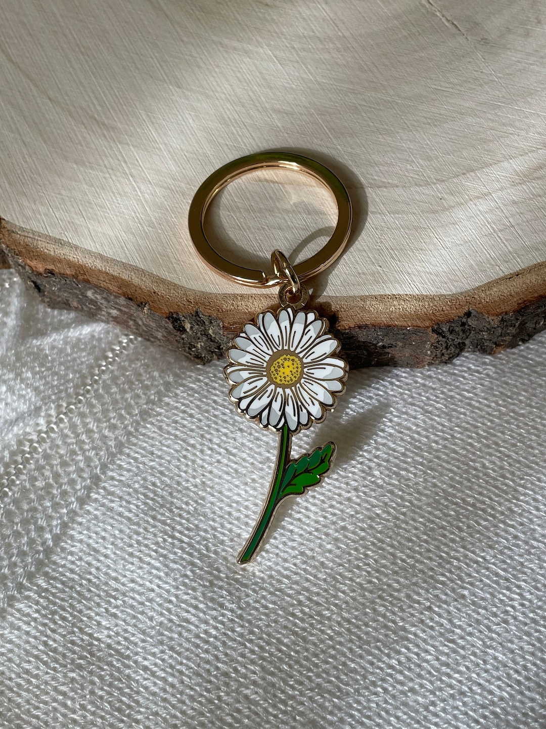 White Daisy Enamel Keychain, Blossom Metal Keyring, Floweret Gold ...