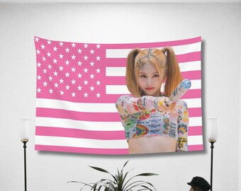 Le Sserafim Yun-jin American Flag, Wall Tapestry Tour 2024, Wall Decor Tapestry , Kpop Funny ...