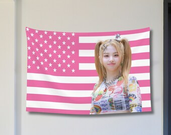Le Sserafim Yun-jin American Flag, Wall Tapestry Tour 2024, Wall Decor Tapestry , Kpop Funny ...