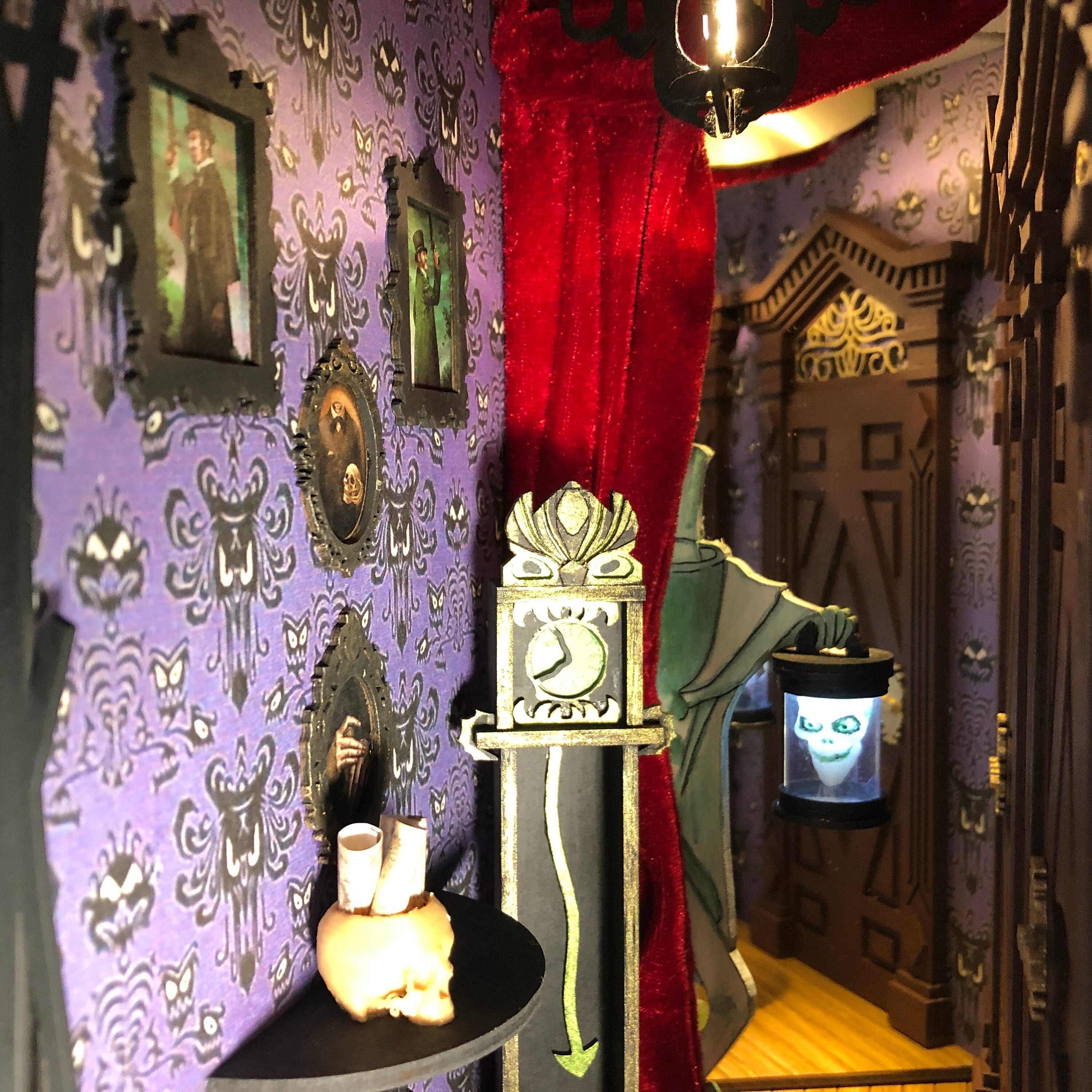 Book Nook Haunted House Bookshelf Insert With Led Ghost Figurine in Hat ...