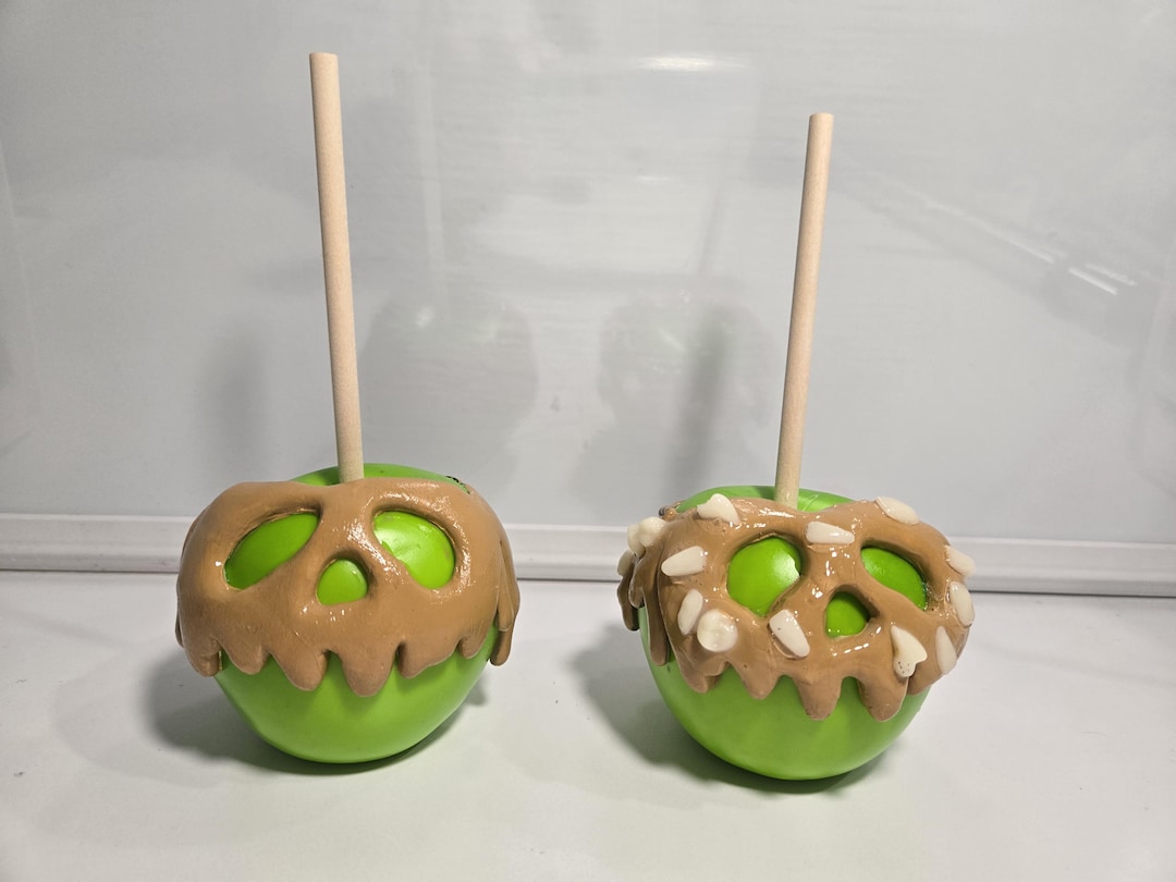Fake/faux Poison Caramel Apple, Horror Apple, Creepy Carnival, Carnevil ...